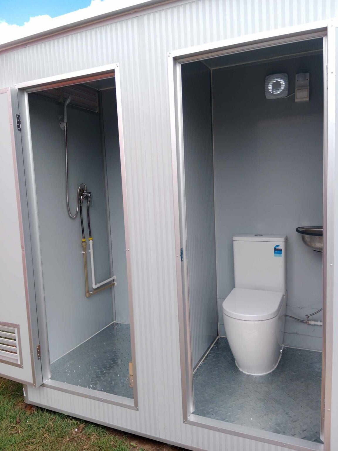 Outdoor Bathroom Pods – AOH Manufacturing